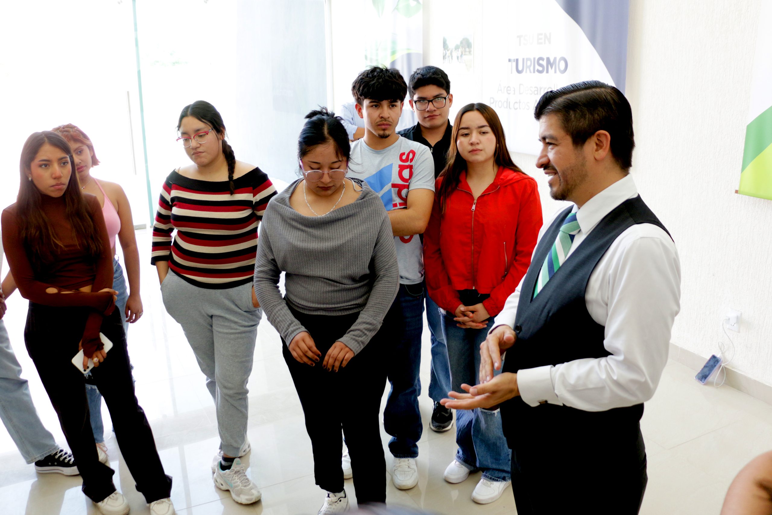 Recibe UTC constancia de certificación para su carrera de Turismo ...